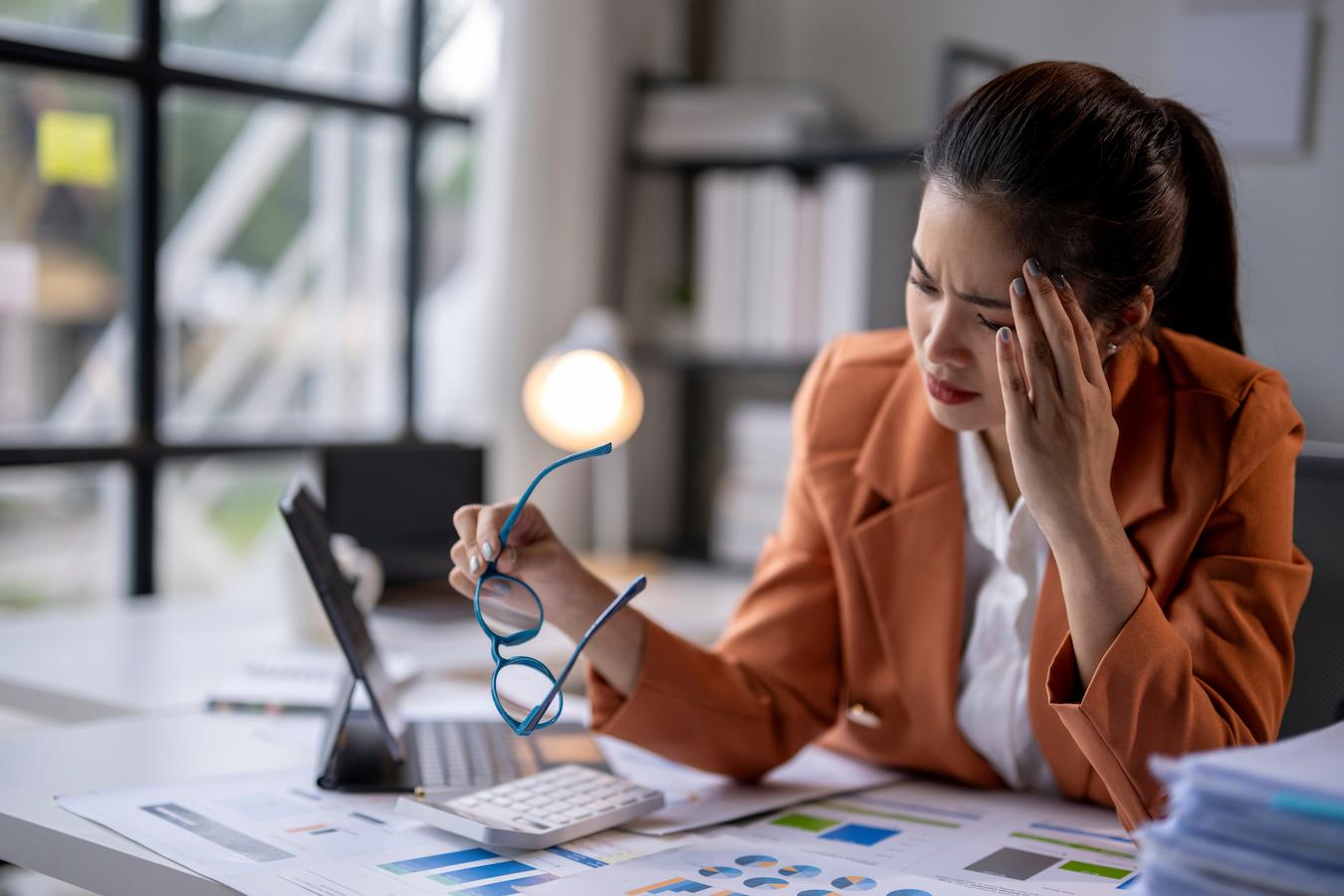 Why Do My Glasses Give Me a Headache? 3 Reasons Why – Oculus Eyecare ...